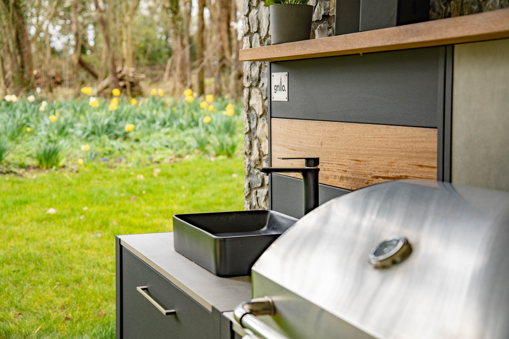 Outdoor Kitchen at Clayworth Cottage, Grand Designs | Grillo Outdoor ...
